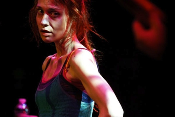 Fiona Apple Curses Audience, Storms Offstage At Louis Vuitton Event