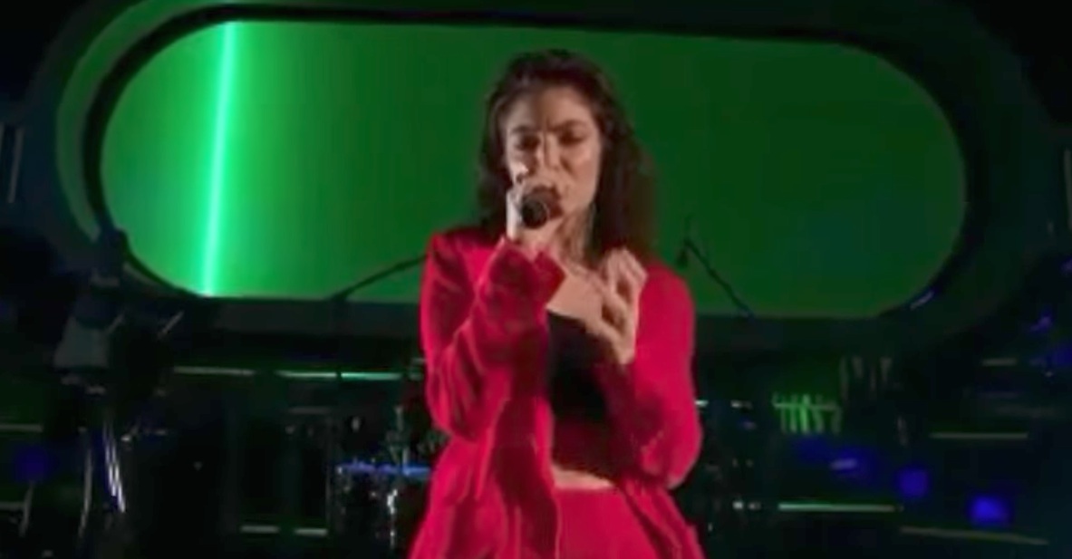 Watch Lorde Perform "Green Light" & "Perfect Places" At MMVAs