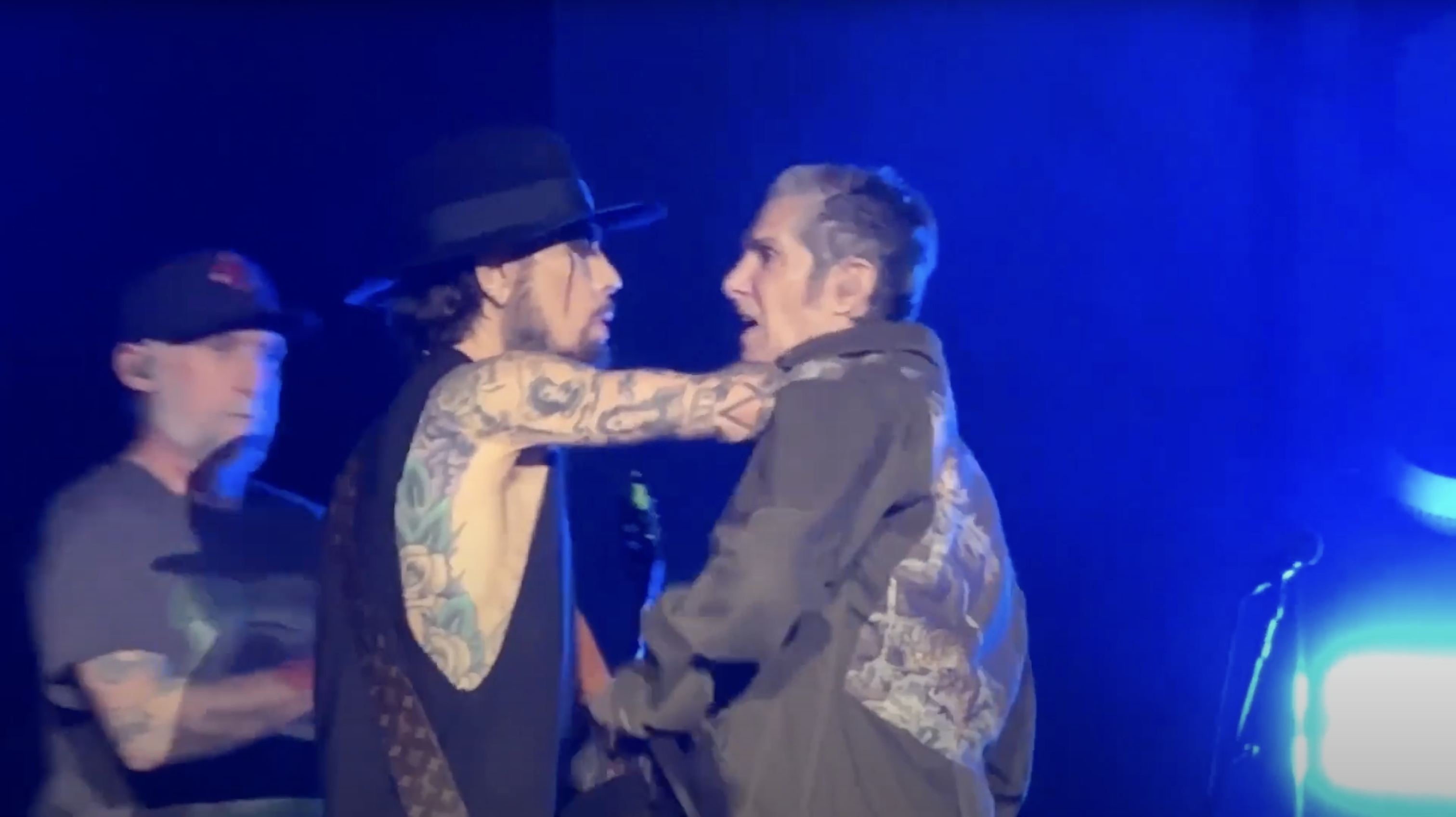 Jane's Addiction Show Ends In Fight, Perry Farrell's Wife Offers ...