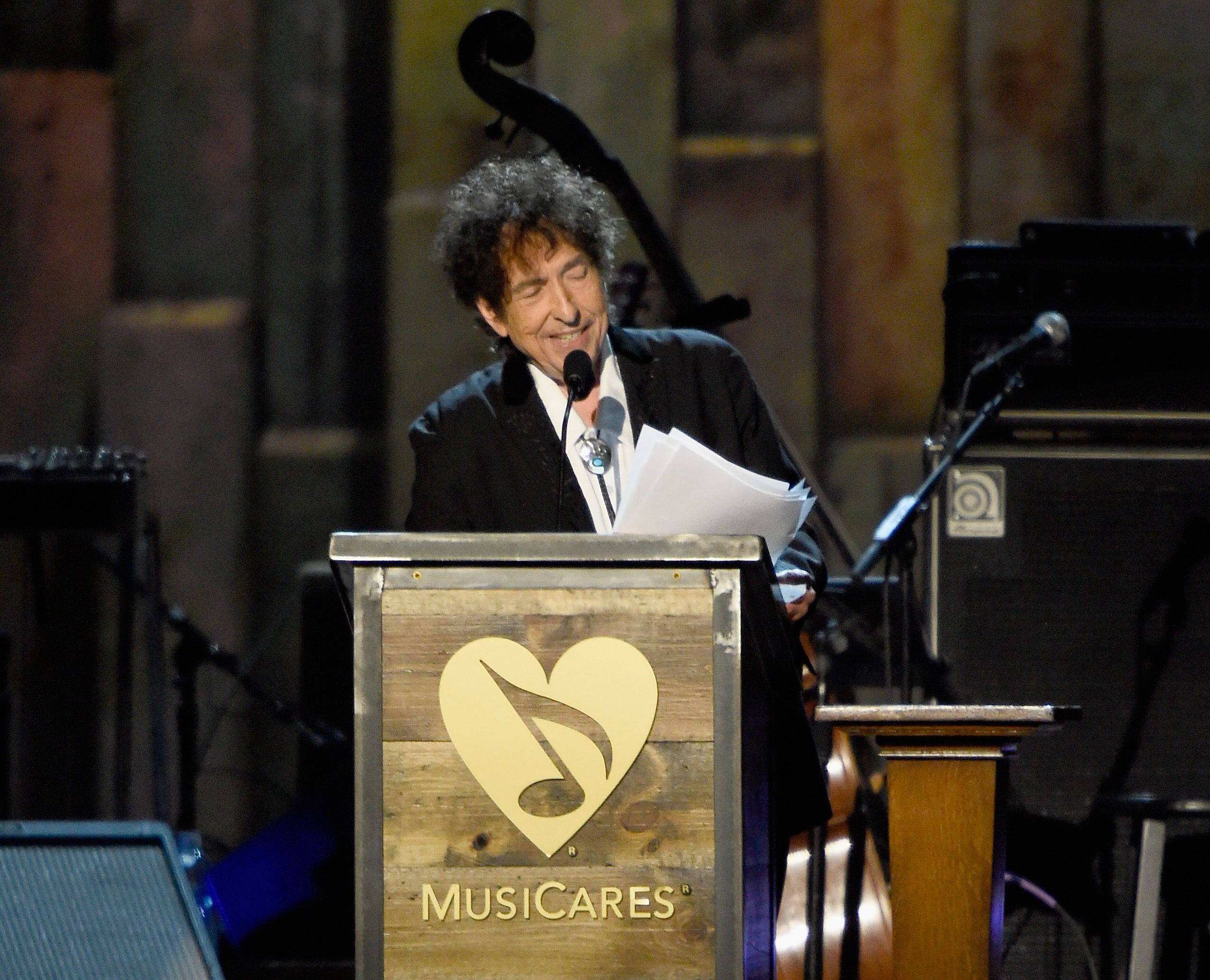 Bob Dylan Responds To Backup Dancer Who Says She Was Told Not To Make ...