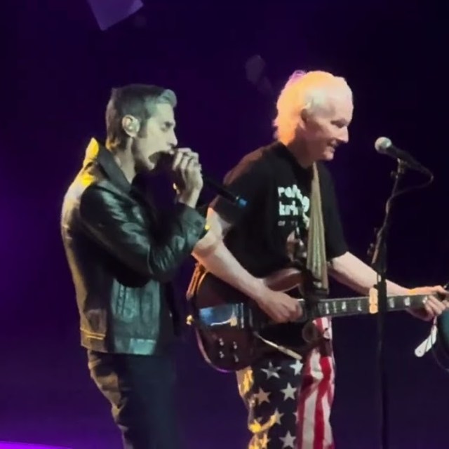Perry Farrell Performs For The First Time Since Jane's Addiction Blowup ...