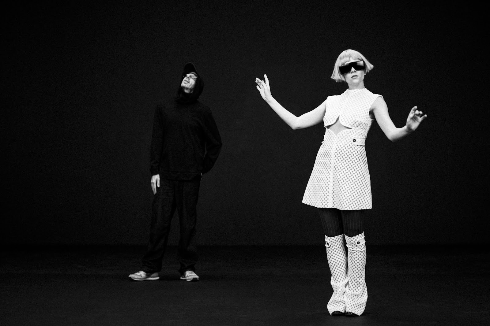 TOMORA: New Band From AURORA & Chemical Brothers' Tom Rowlands